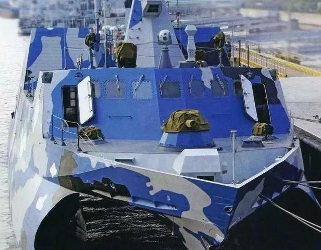 Long time no see!The 022 stealth missile speedboat flying on the sea, a ...