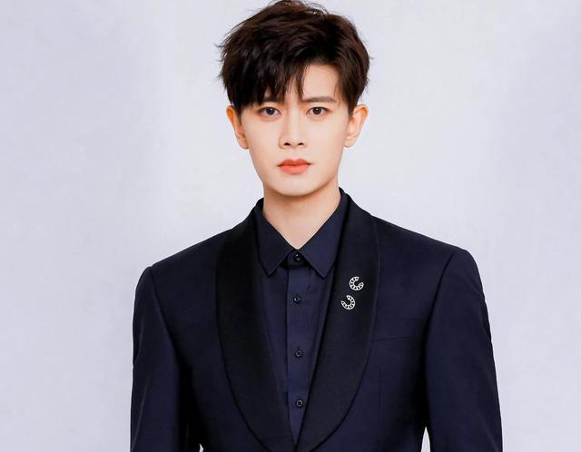 The ten best-looking male stars in suits in Neiyu: Xiao Zhan has a ...