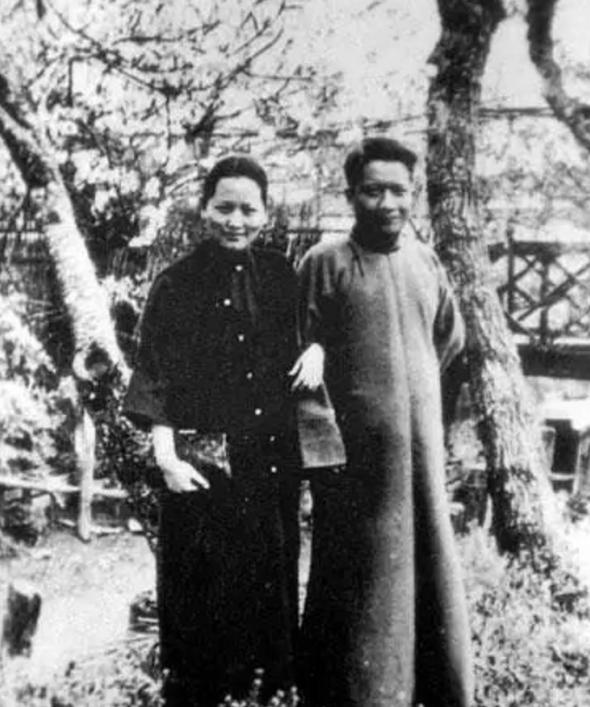 In 1981, Soong Ching Ling passed away. When he was dying, he asked ...