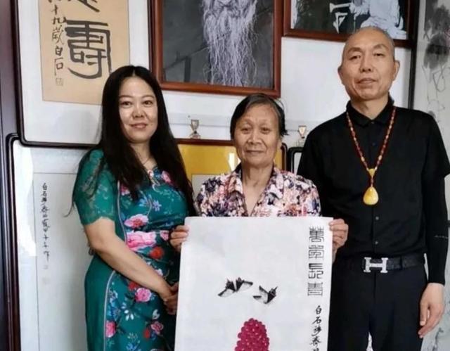 Art appreciation of Qi Baishi's granddaughter Qi Lixia and his disciple ...
