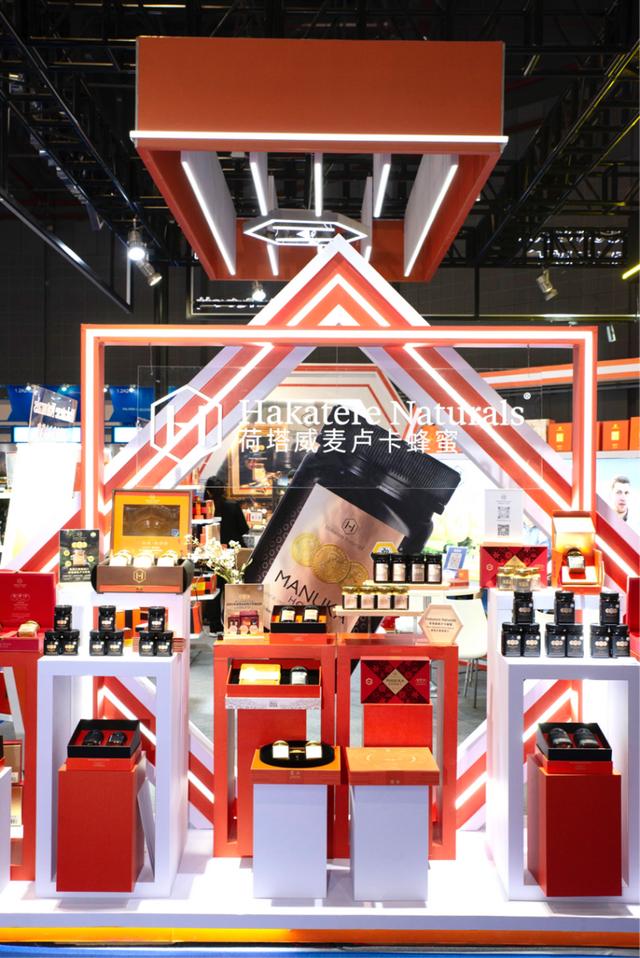Holtaway goes to China Expo again, sweet family guardian - iNEWS