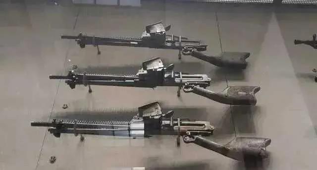 A machine gun that is even stupider than the "crooked handle", only the ...