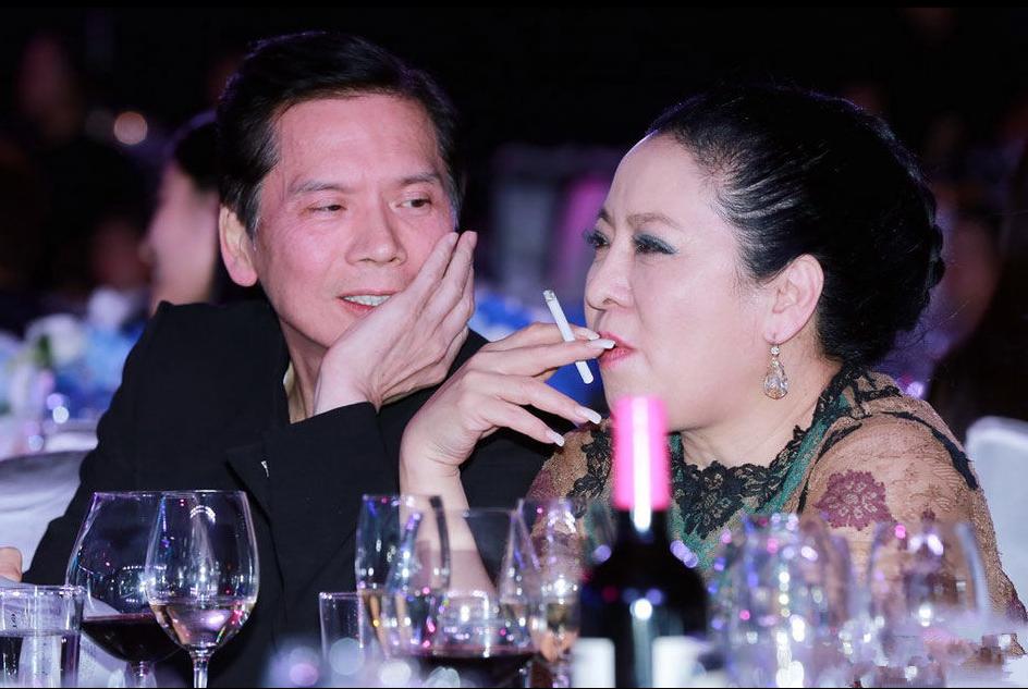 Xiang Huaqiang's family attended a high-end dinner, Chen Lan was addicted to smoking, and Yan ...