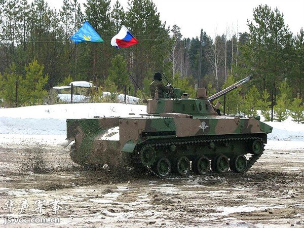 Russian airborne troops equipment record - BMD-4 infantry fighting ...