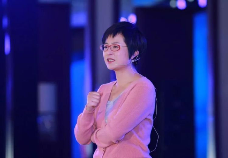 "talented female anchor" Zhang Quanling: she was spoiled as a princess ...