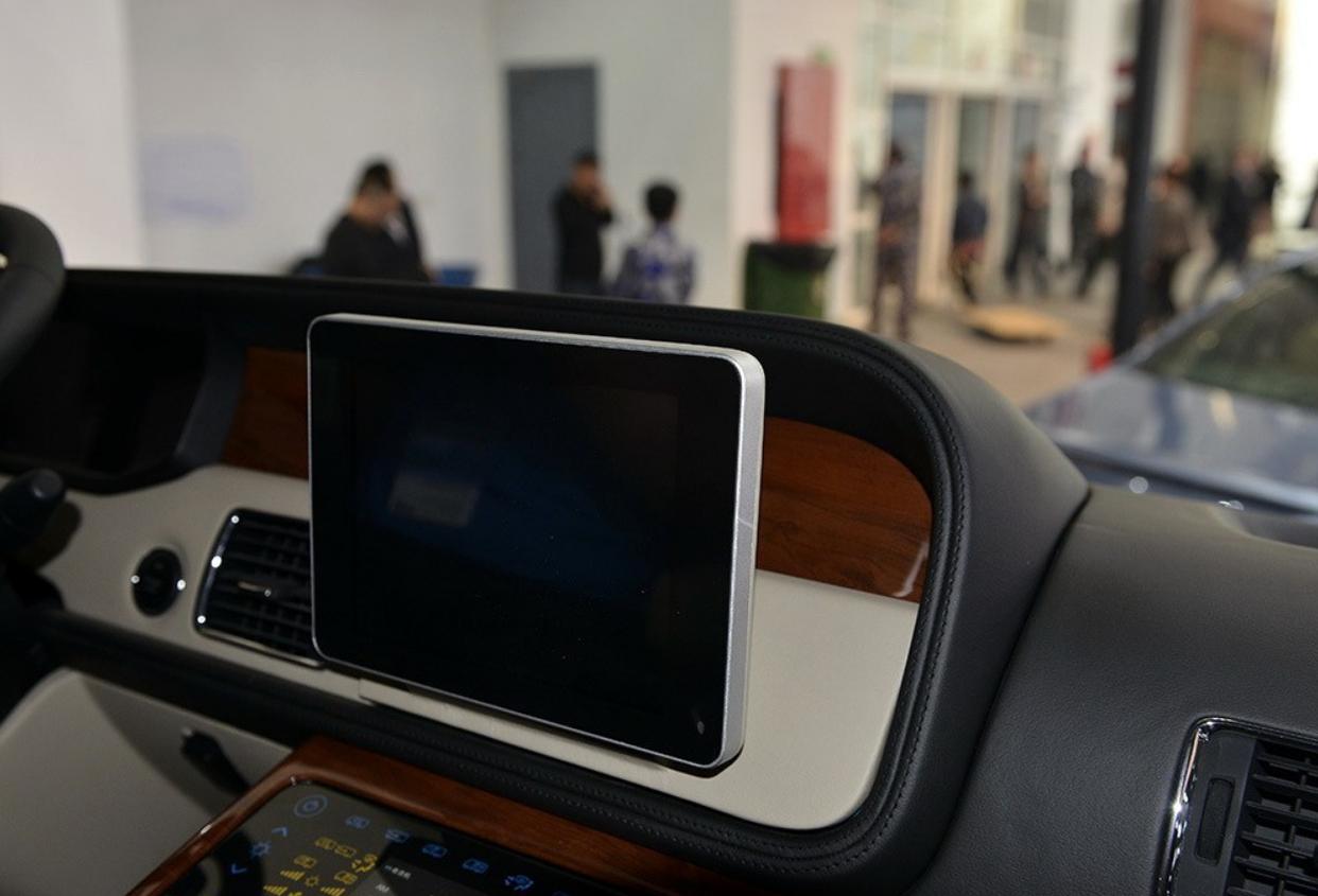 Official car to Toyota?Hongqi L6 "minibus" is becoming more and more ...