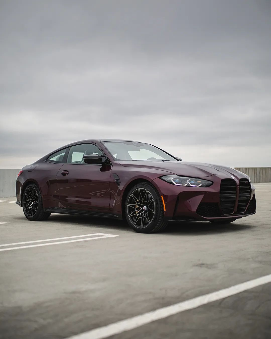 BMW M4 optional custom wild berry red car paint, it seems very unique ...