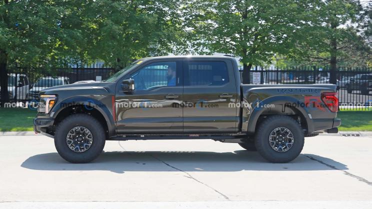 Supercharged V8! New F-150 Raptor R spy shots - iNEWS