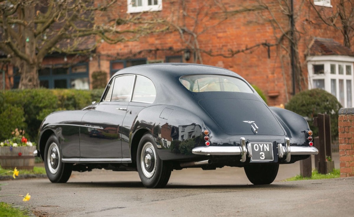 70 years old, £500,000! Why are classic Bentley cars so valuable? - iMedia
