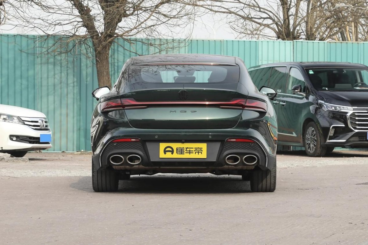 Real shot of MG 7, black jade body + 2.0T + 9AT, SAIC figured it out this time? - iMedia