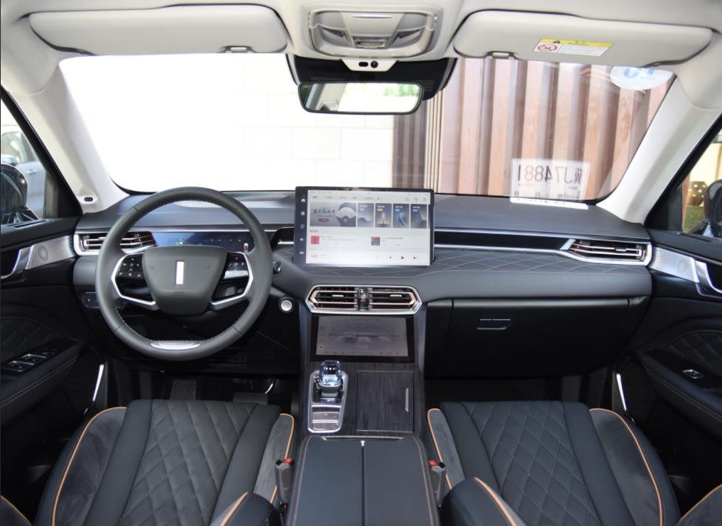 Equipped with 8 airbags as standard, as well as the blessing of ...