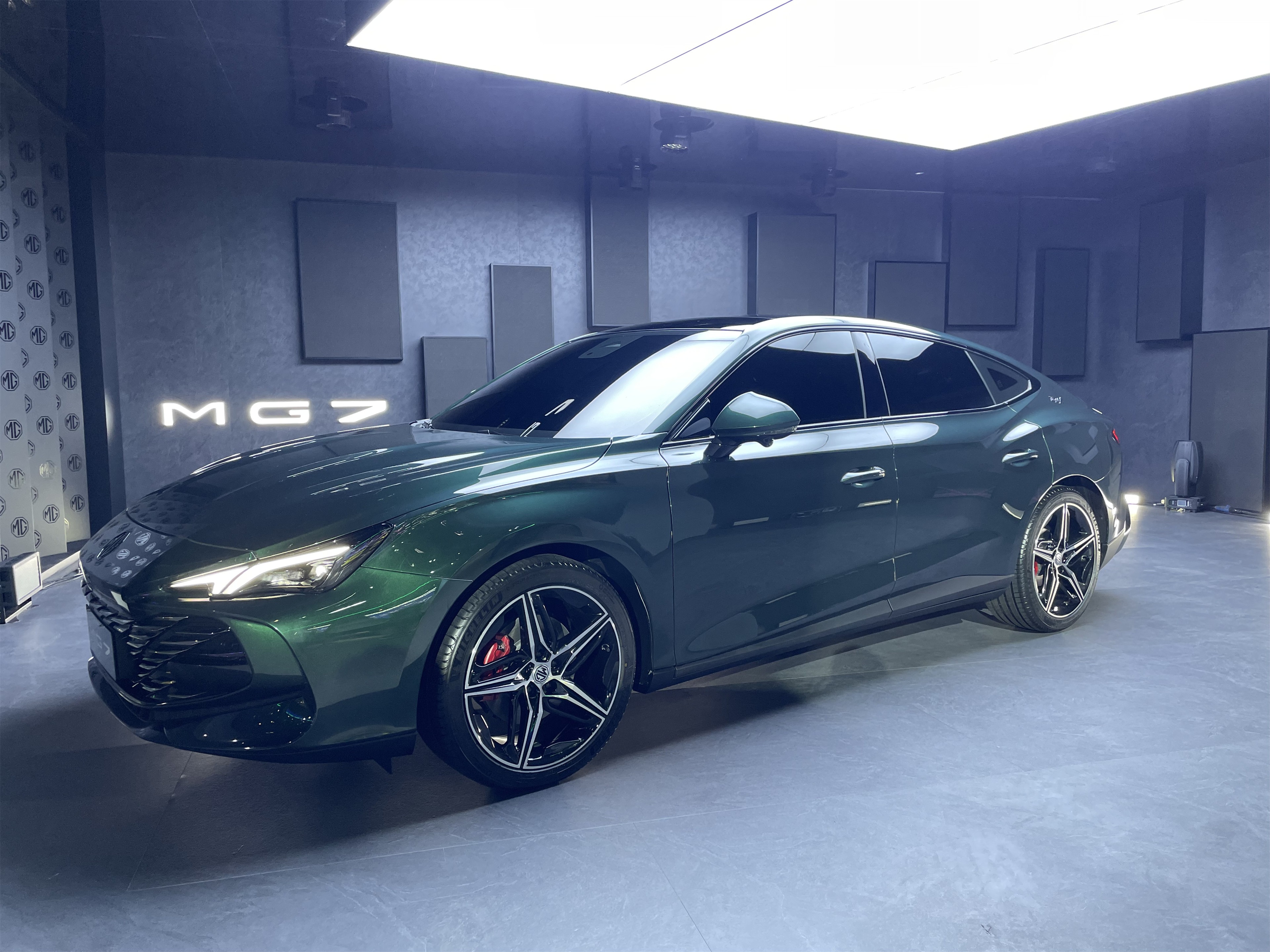 Real shot of the black label MG7 and the first global model MG MULAN at ...