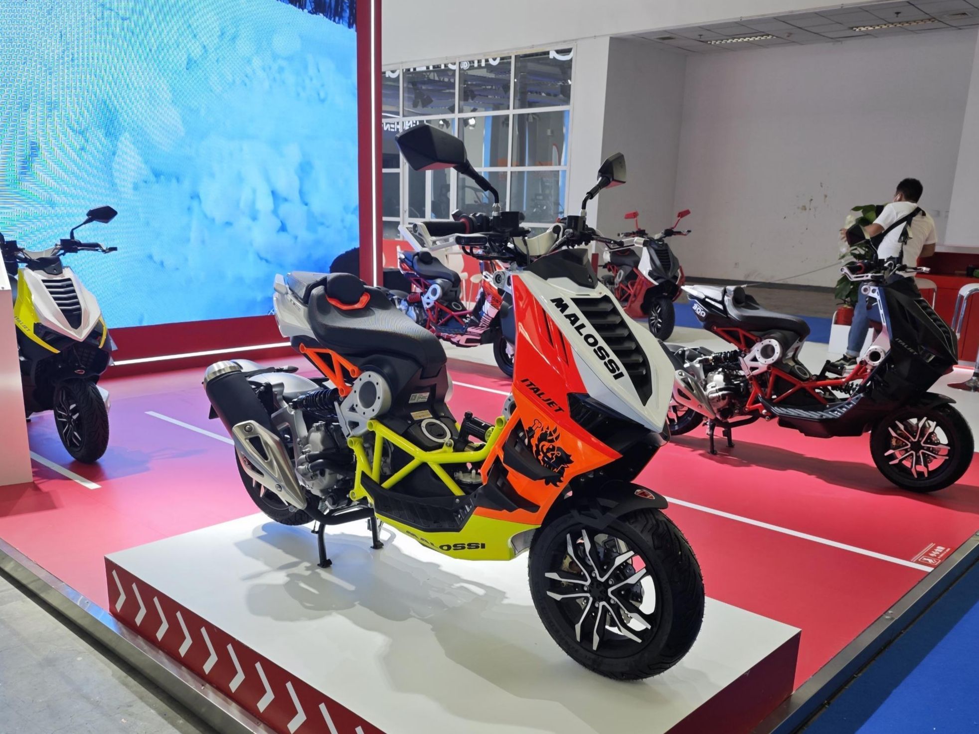 Italjet Dragster 300 reduces price and increases power, a unique choice ...