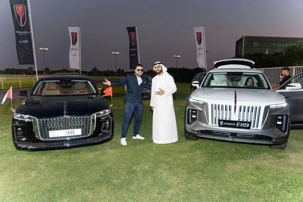 Hongqi EHS9 used in Dubai police car - iNEWS