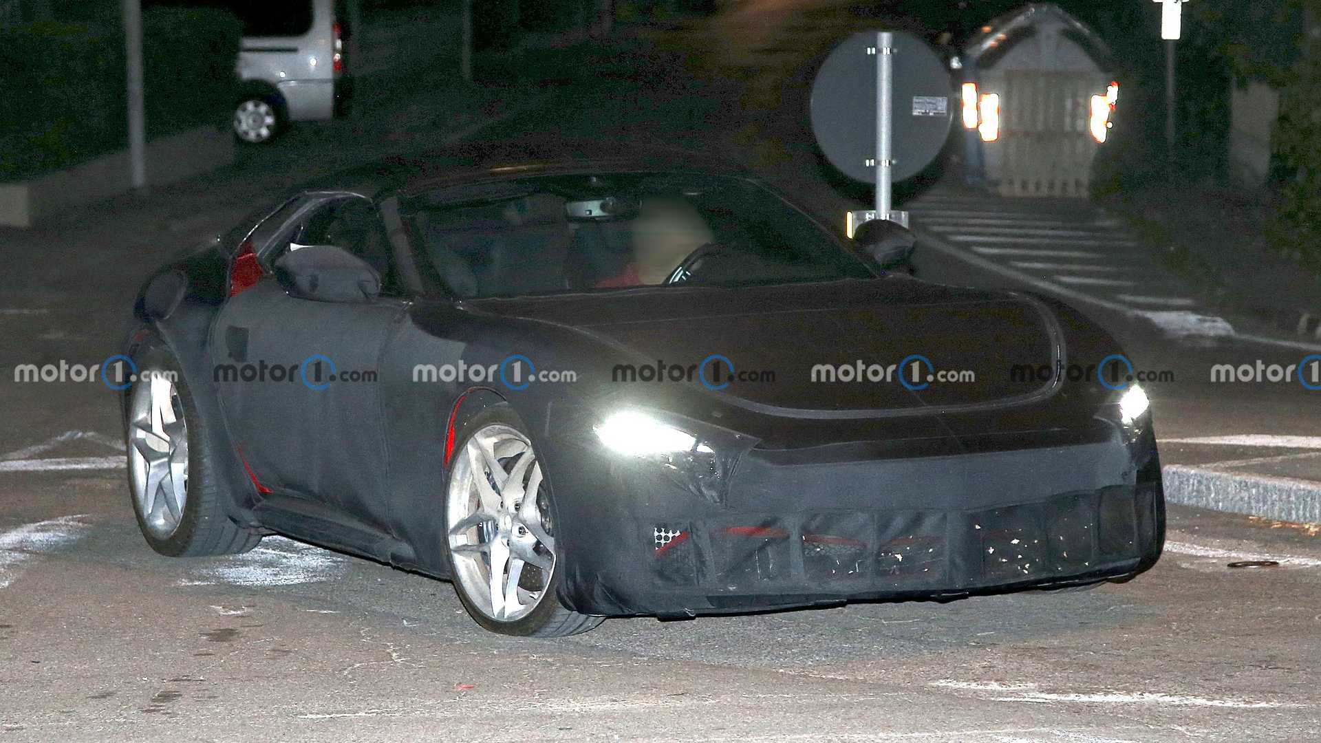 Soft-top convertible design?Ferrari Roma Spider spy photos leaked ...
