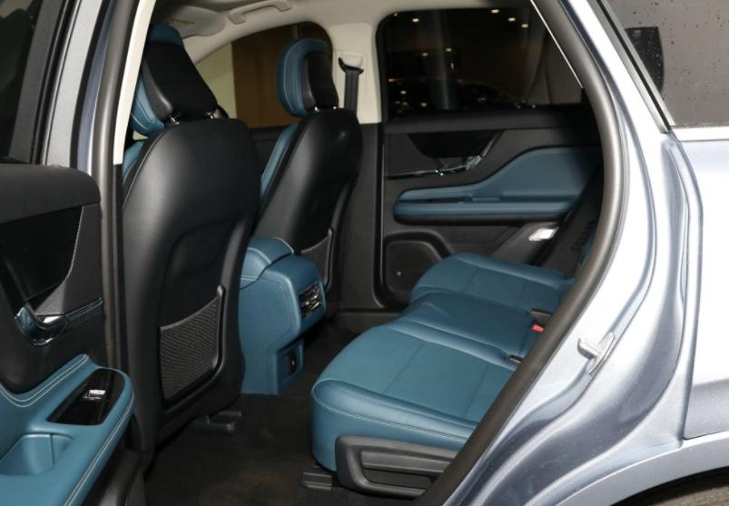 Still watching BBA?This luxury car has a high-end appearance, good ...