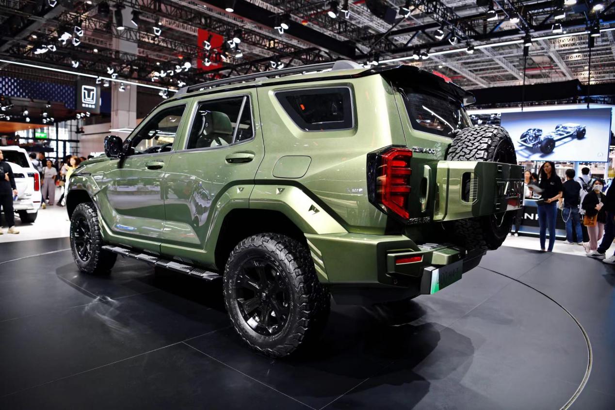 2.0T+9AT, full-time four-wheel drive, wheelbase over 2.8 meters, large enough for 5 seats ...