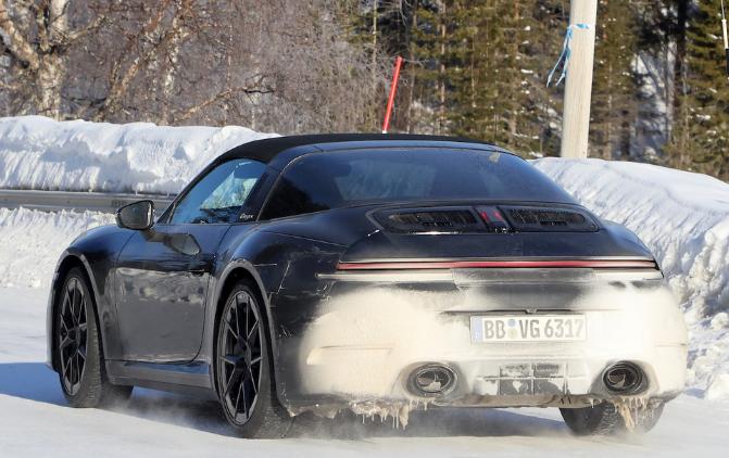 New Porsche 911 Targa spy shots - iMedia