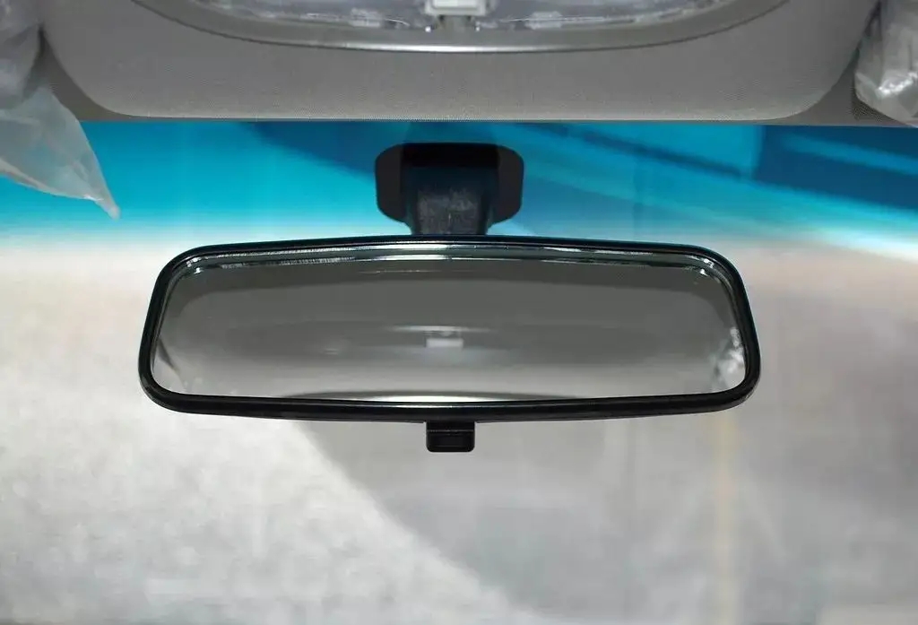 Inconspicuous but very useful car features - iNEWS