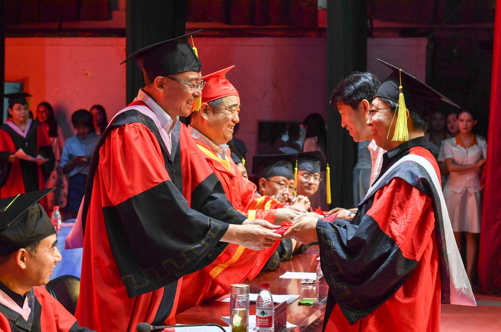 Capable of carrying people and towing goods, a new energy micro-face ...