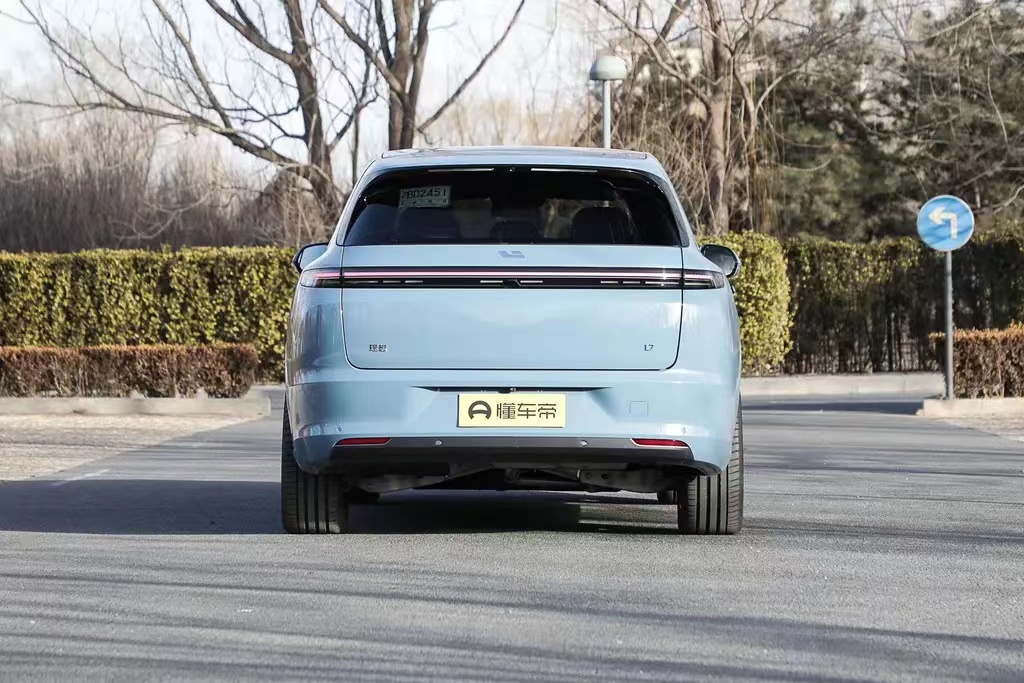 Ideal L7: medium and large SUV, 5-seater layout, with panoramic sunroof ...