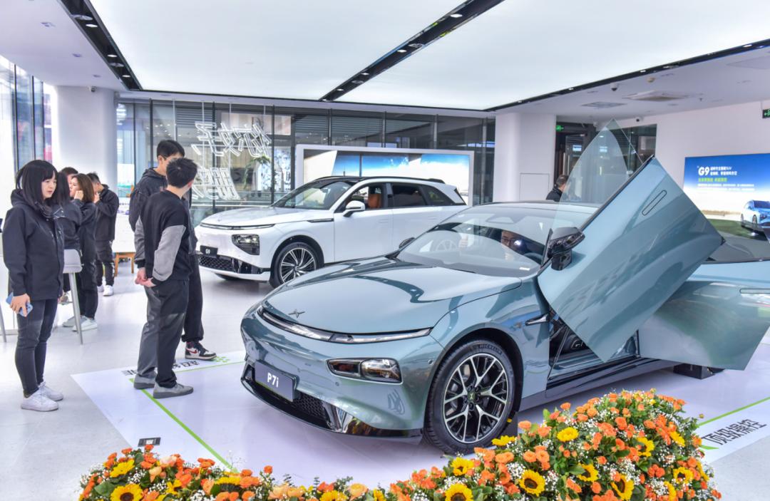 Wei Xiaoli on the cliff - iNEWS