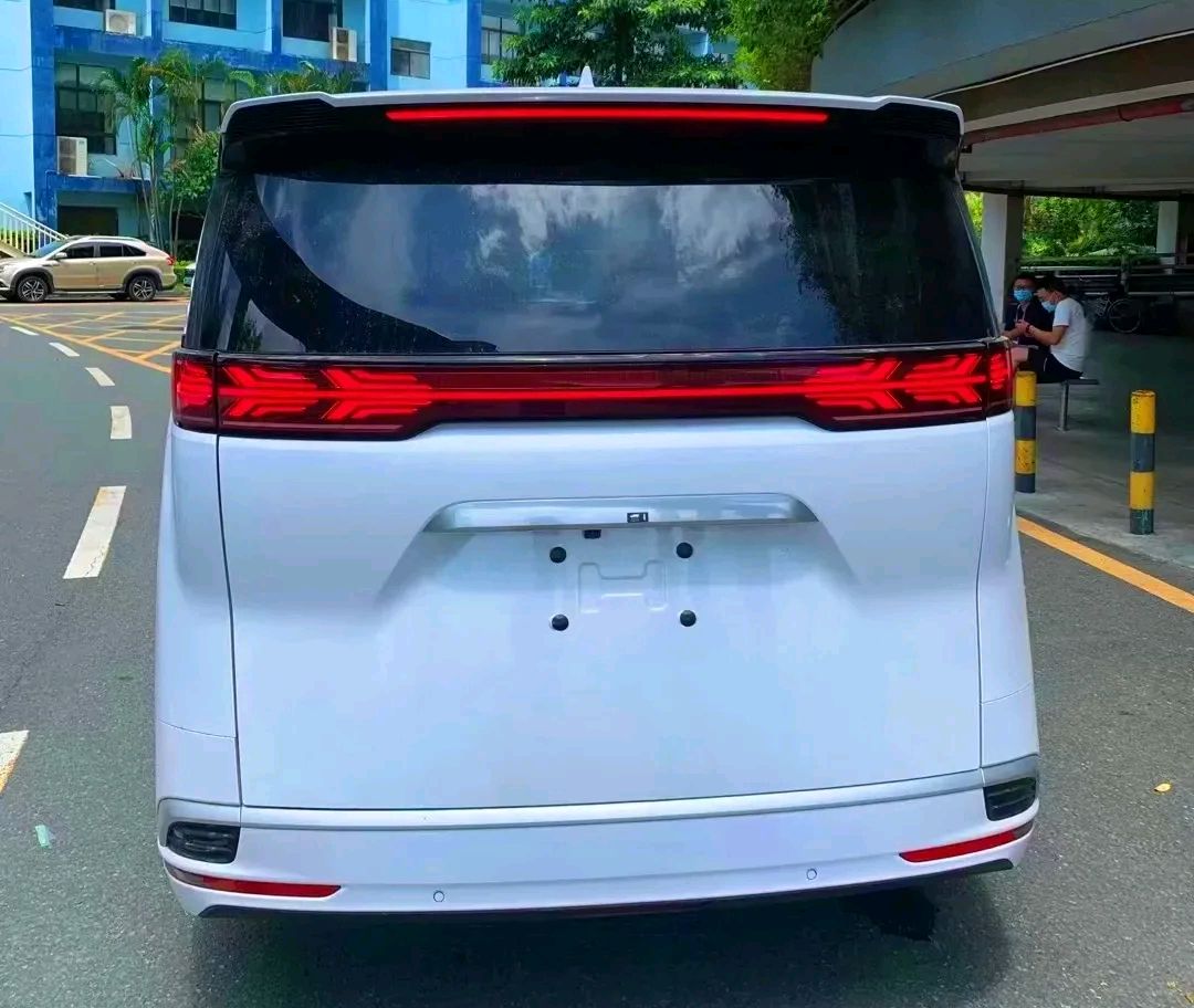 The size exceeds that of Toyota Alphard, the battery life is 1,000 ...