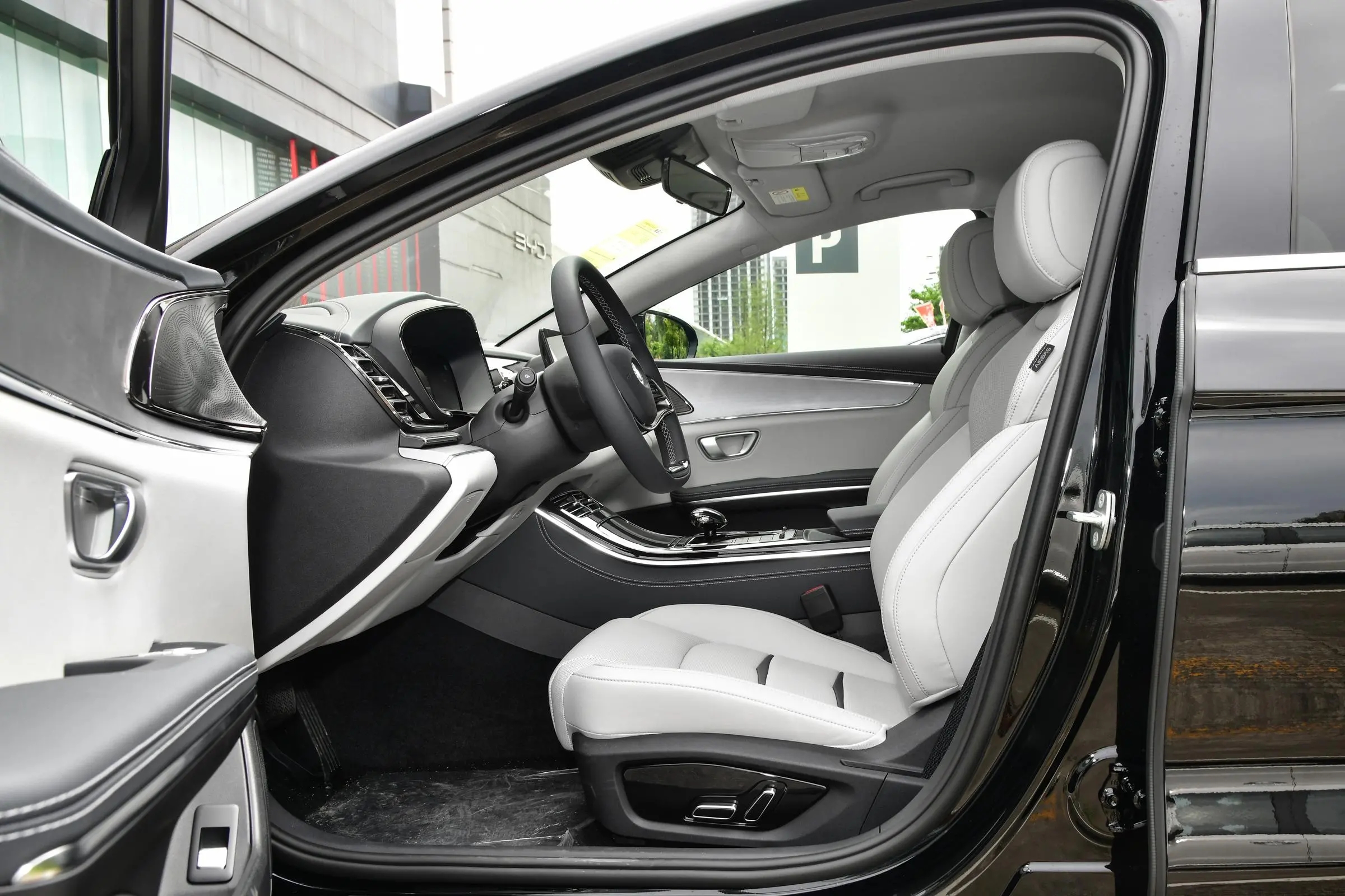 What is the BYD e9, a medium and large pure electric vehicle with an ...