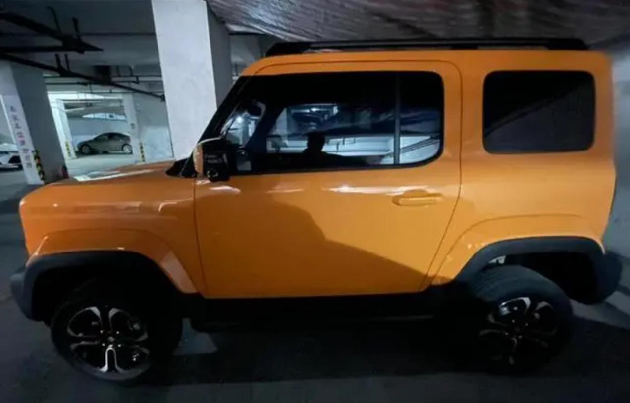 Rear-drive Jimny, square and retro, with off-road elements, foreign ...