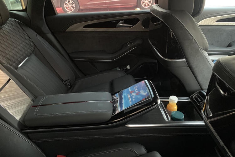 Replaced with 2.5T V6 engine, new color scheme is powerful, 2022 Hongqi ...