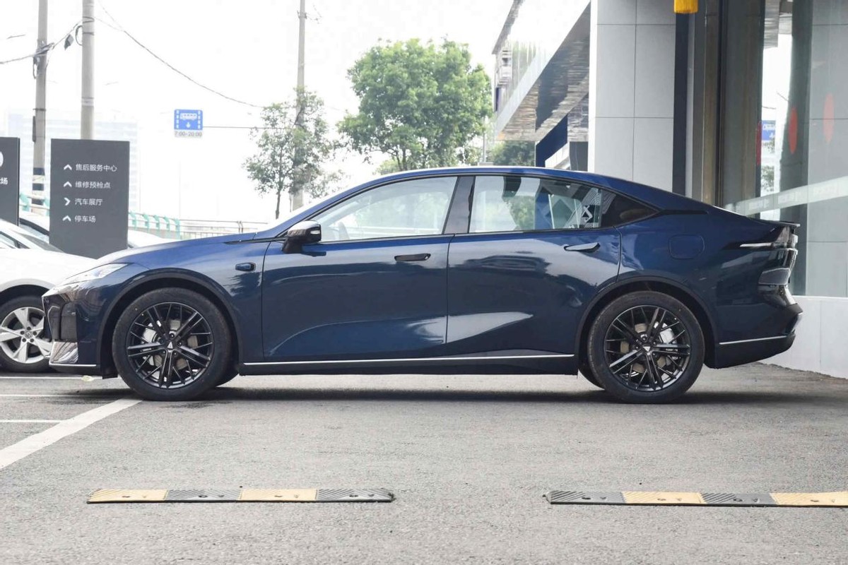 Experience the Changan Deep Blue SL03 extended range version, with a ...