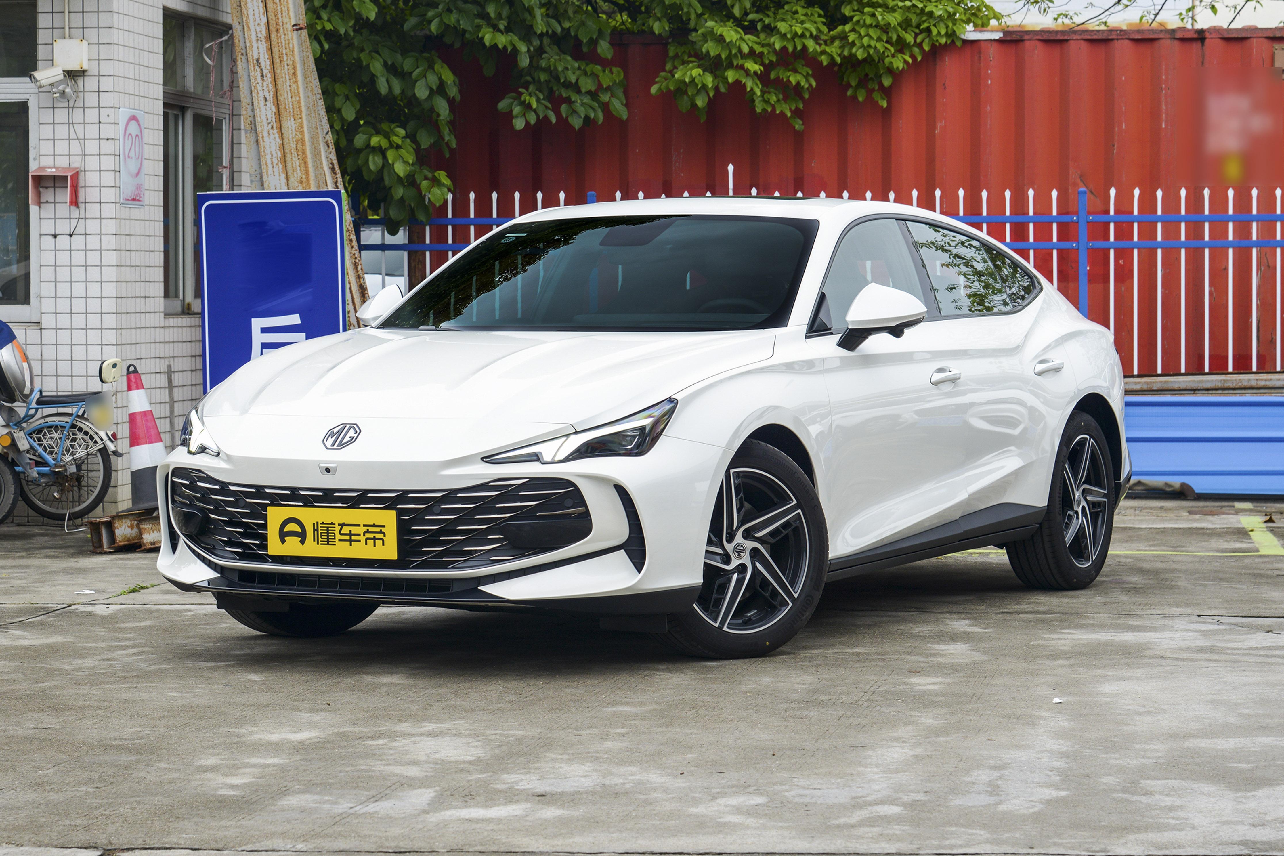 MG7 debuted at the Shanghai Auto Show and set a new Guinness World ...