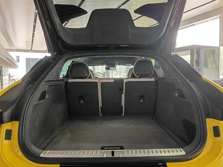 Appearance and performance are both online, Uncle Che explores the shop ...