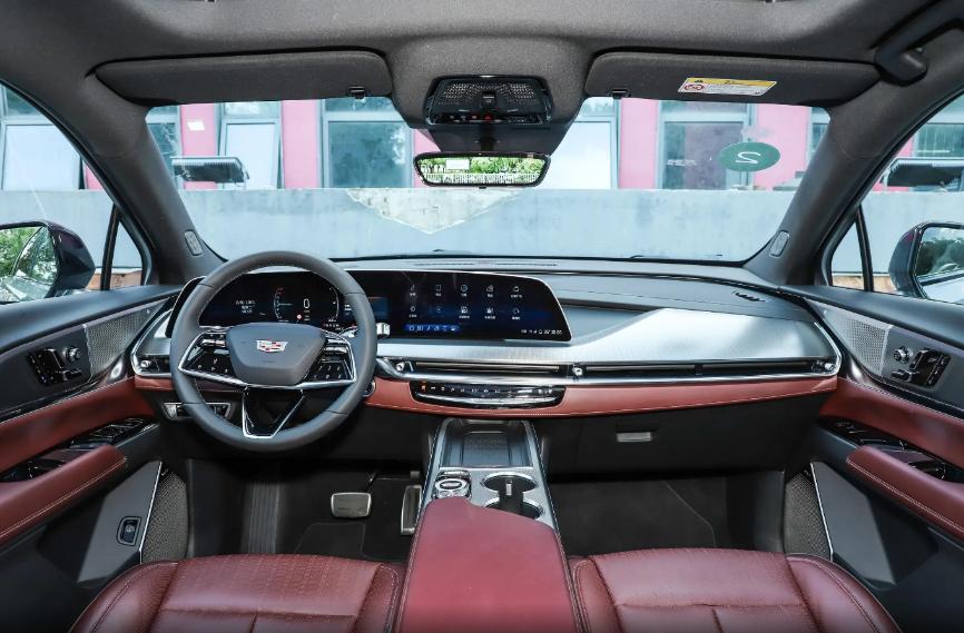 All models are equipped with 2.0T+9AT and 4WD! Standard 33-inch 9K screen with active noise ...