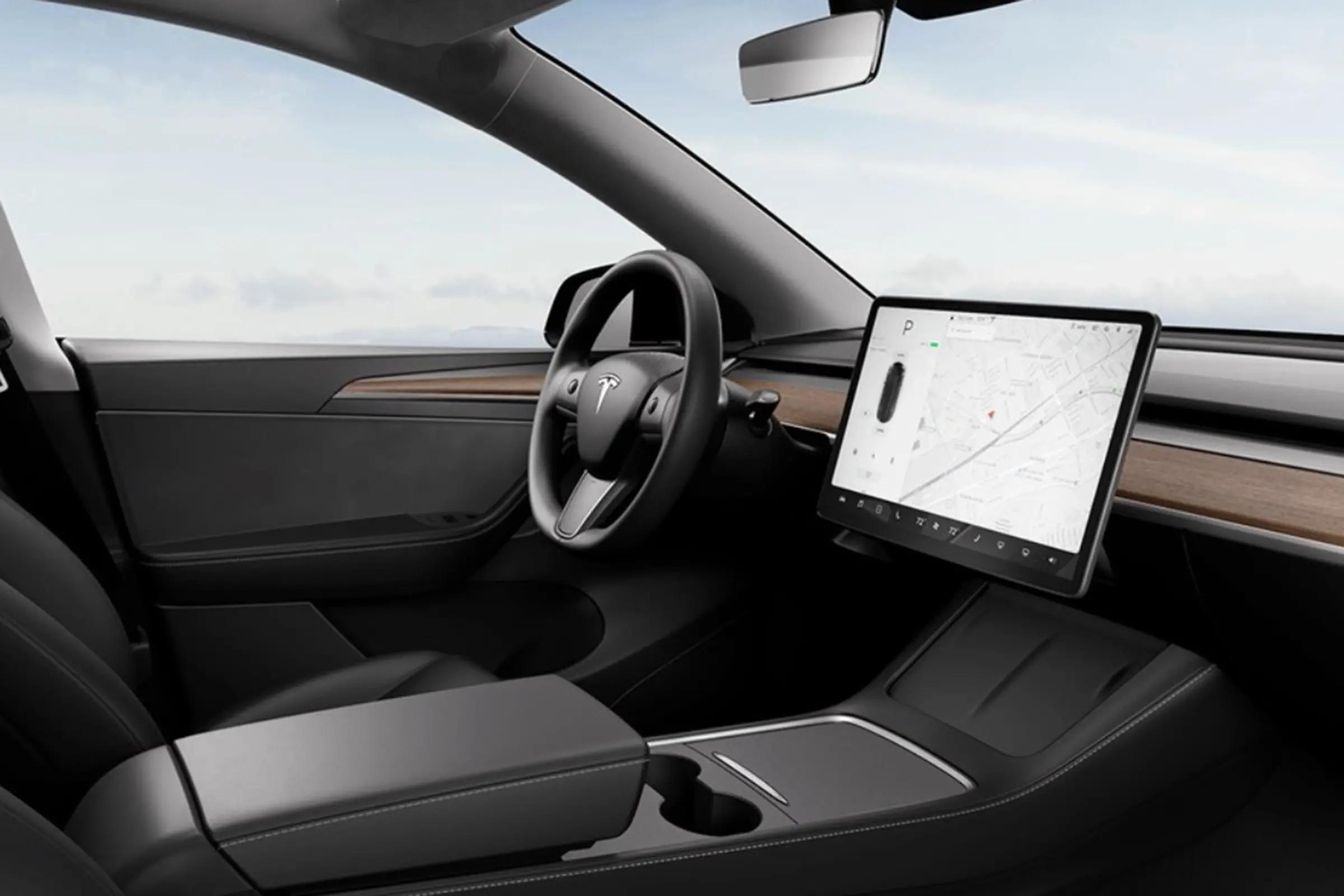 Equipped with intelligent driving assistance system, experience Tesla ...