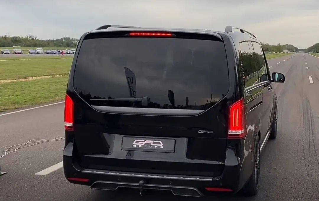 The 900-horsepower Mercedes-Benz V, is this the fastest MPV? - iNEWS