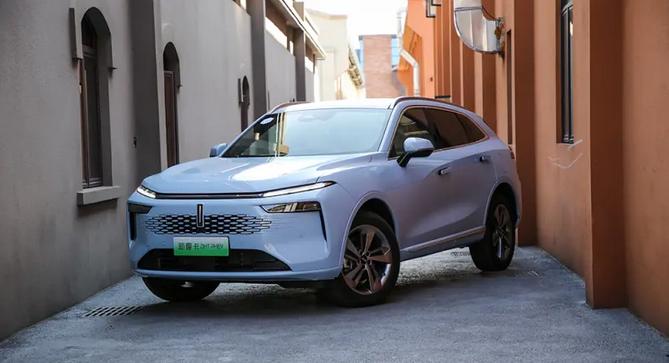 The appearance and interior have changed a lot. The design of the new ...