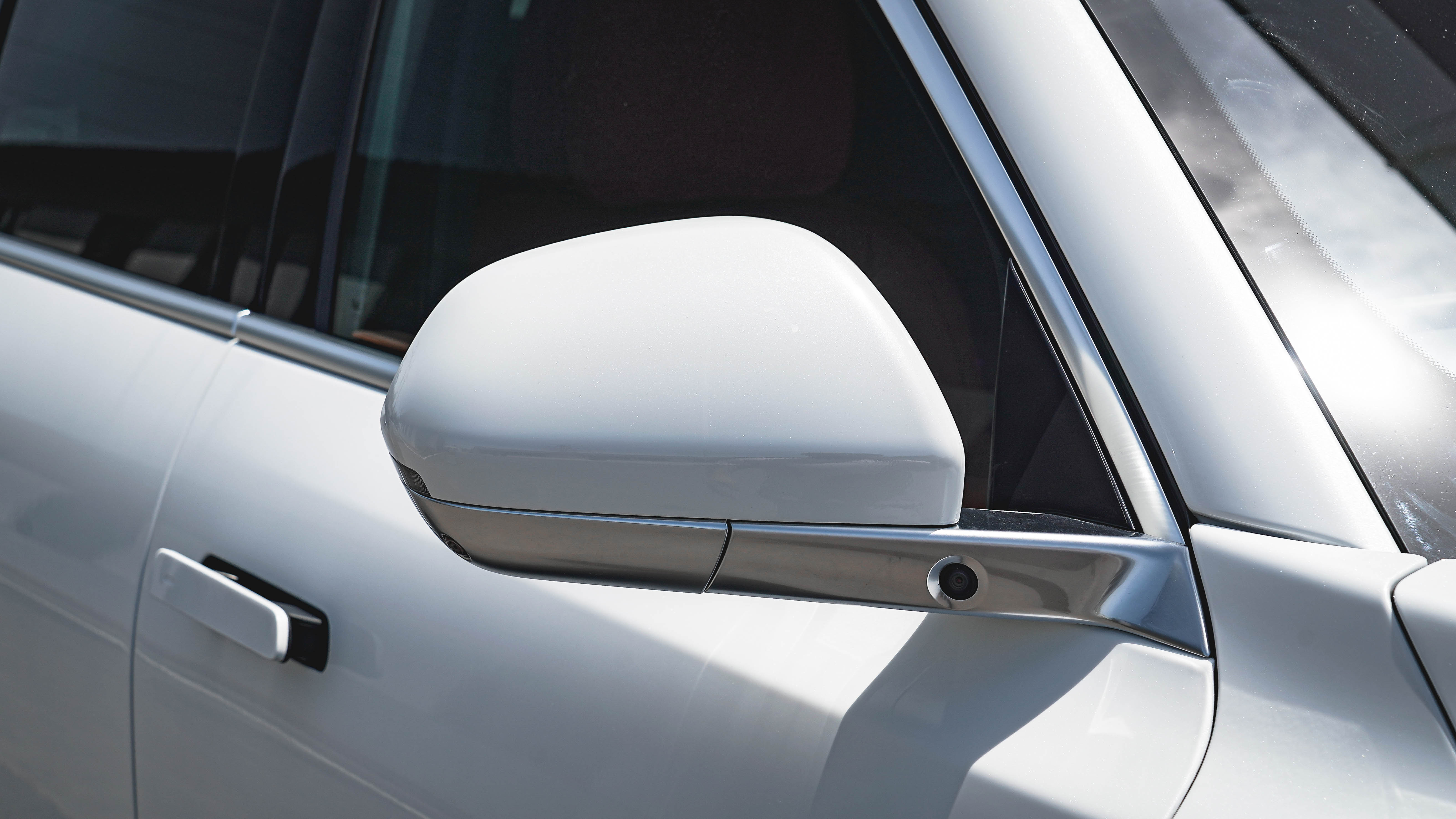 Ideal L7 sticker BOP invisible car cover - iNEWS