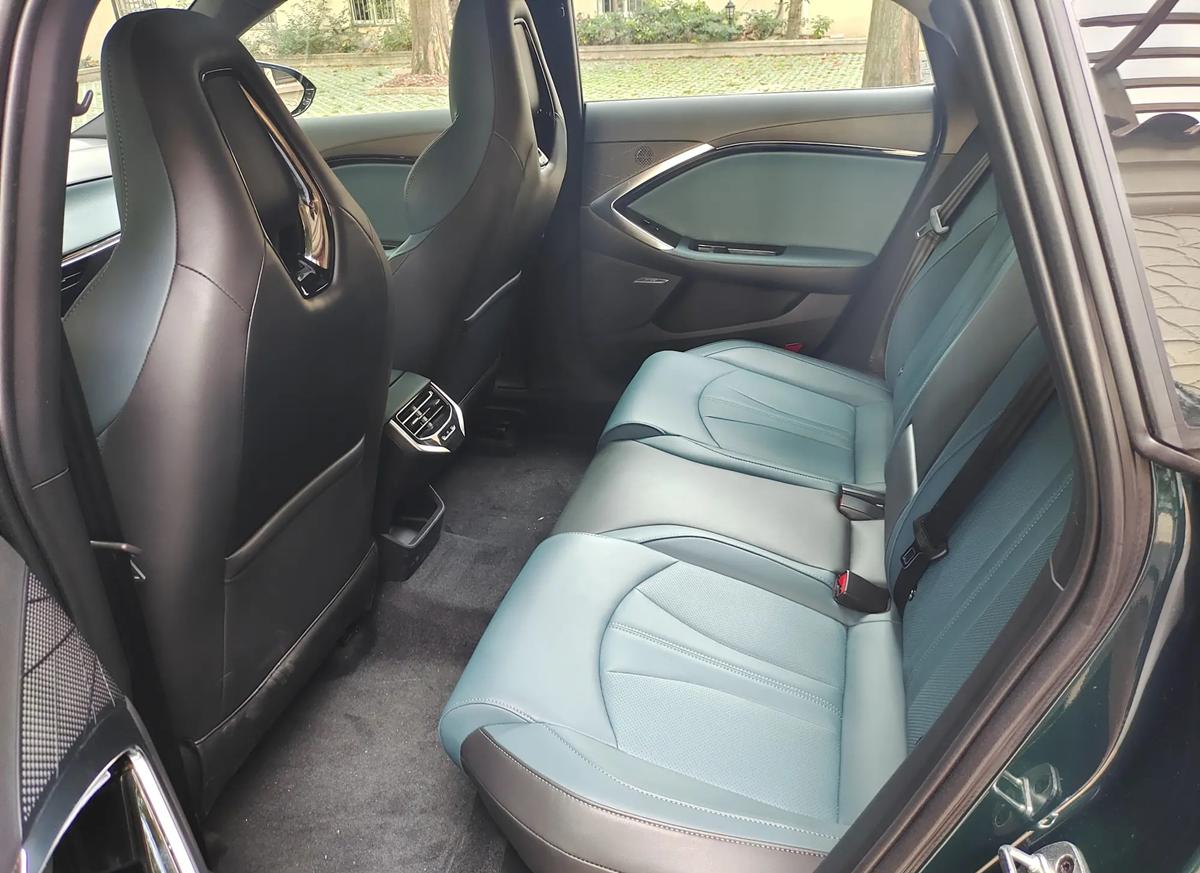 New MG7 interior exposed, 33-inch Dalian screen + frameless door ...