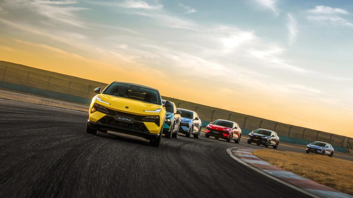 "Everything, for the driver", the confrontation between Lotus Eletre ...