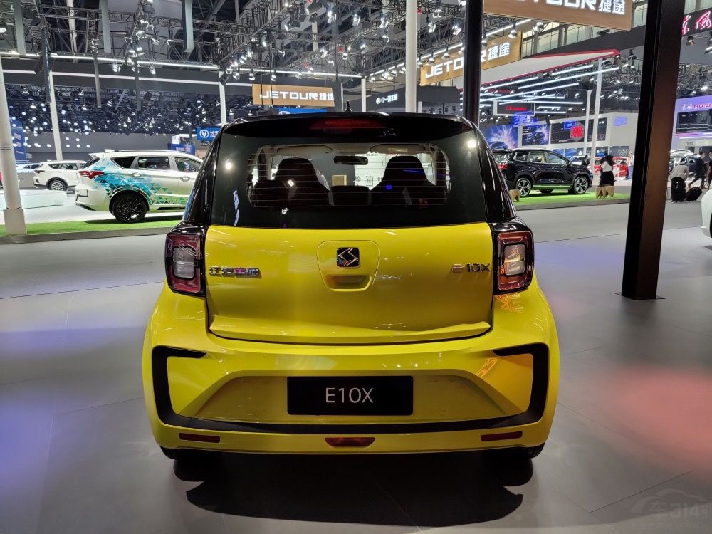 Who would you choose as a scooter QQ ice cream and Sihao E10X? - iNEWS
