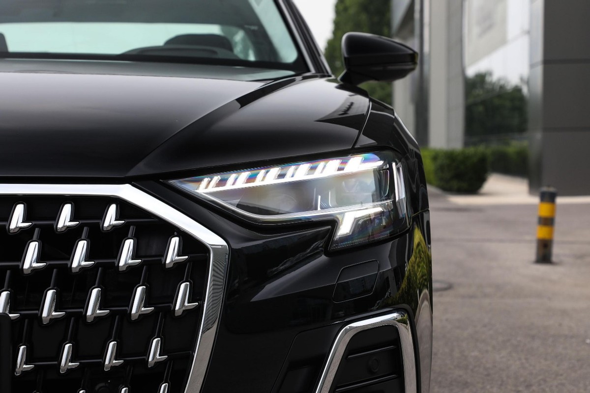The 2023 Audi A8 is equipped with a 3.0T V6 engine + 8AT, and it breaks through 100 in 5.7 ...