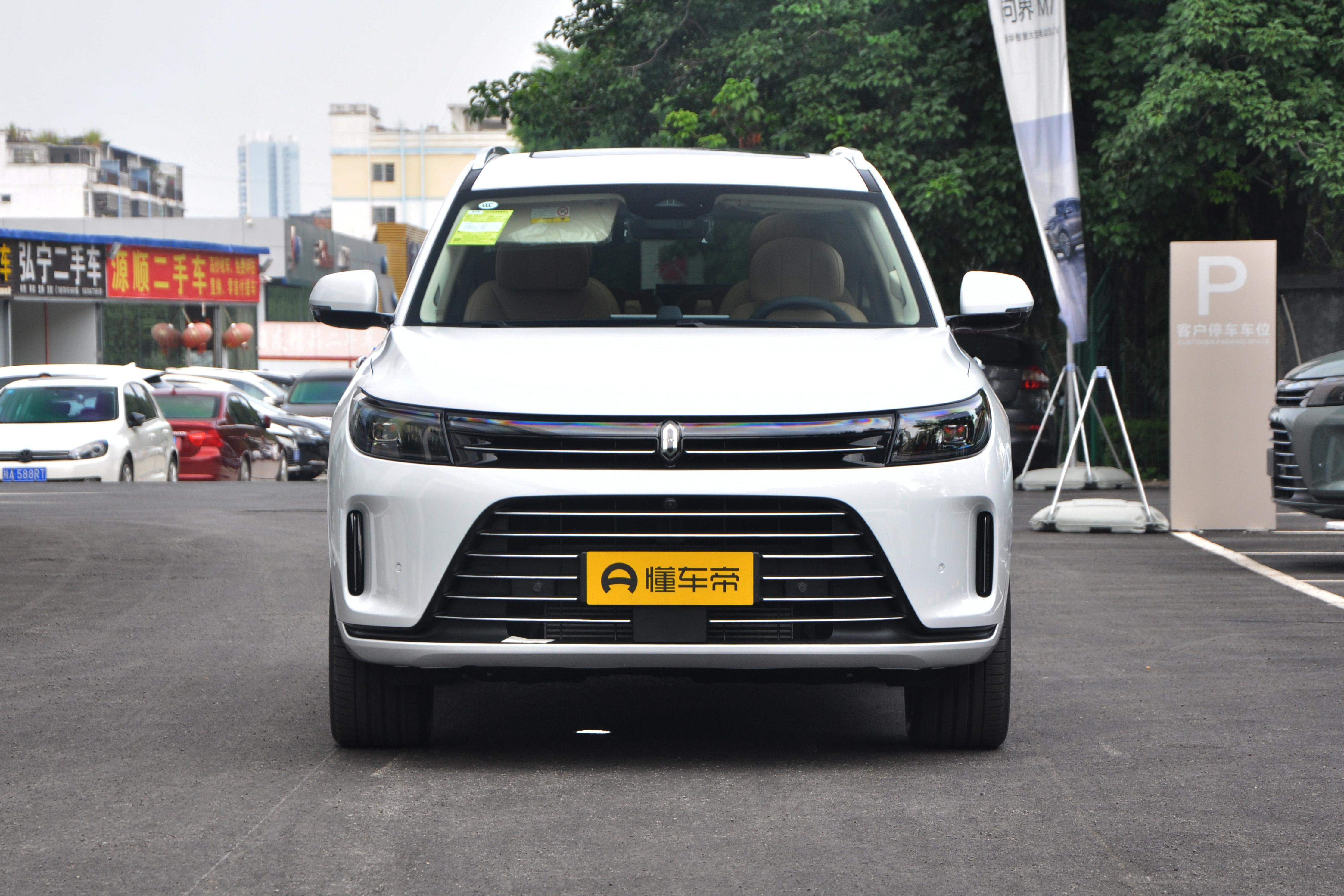 The budget is 350,000, both are extended-range hybrid vehicles, ideal L8 and M7, how to choose ...