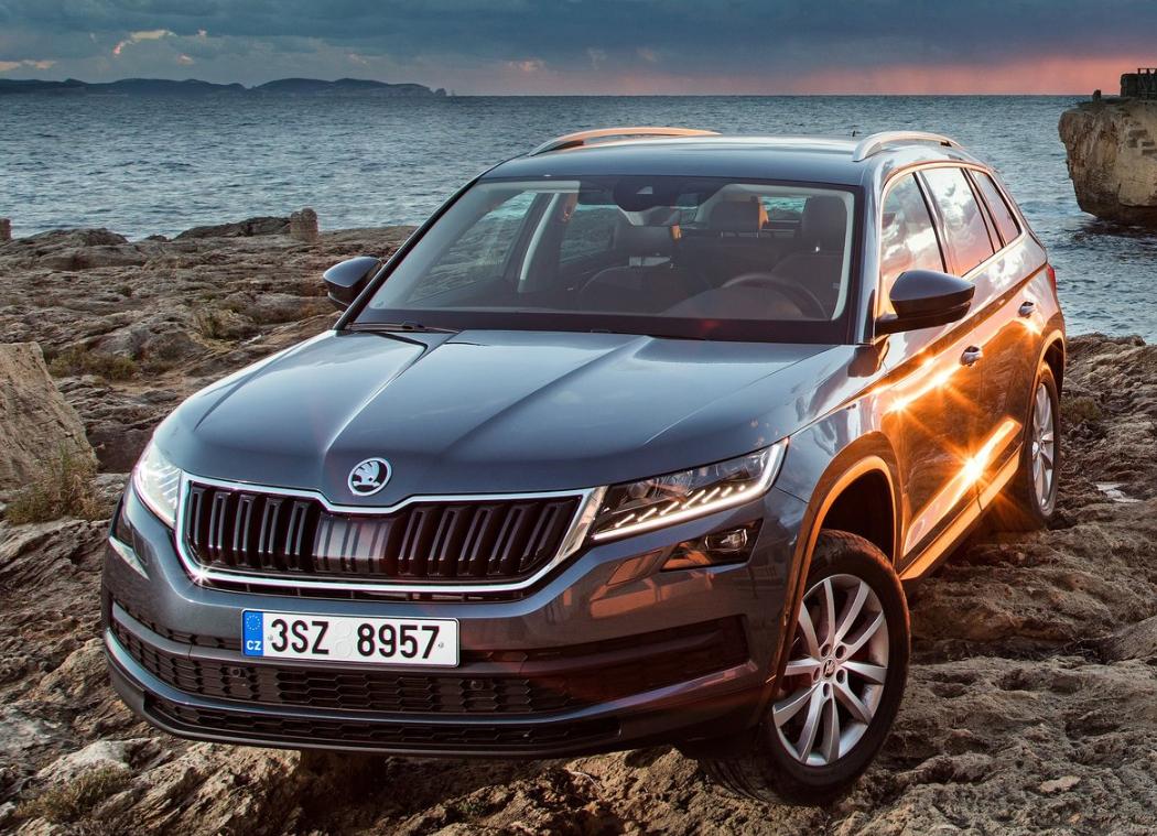 Appreciation of split headlights, rollover is still a masterpiece, you ...