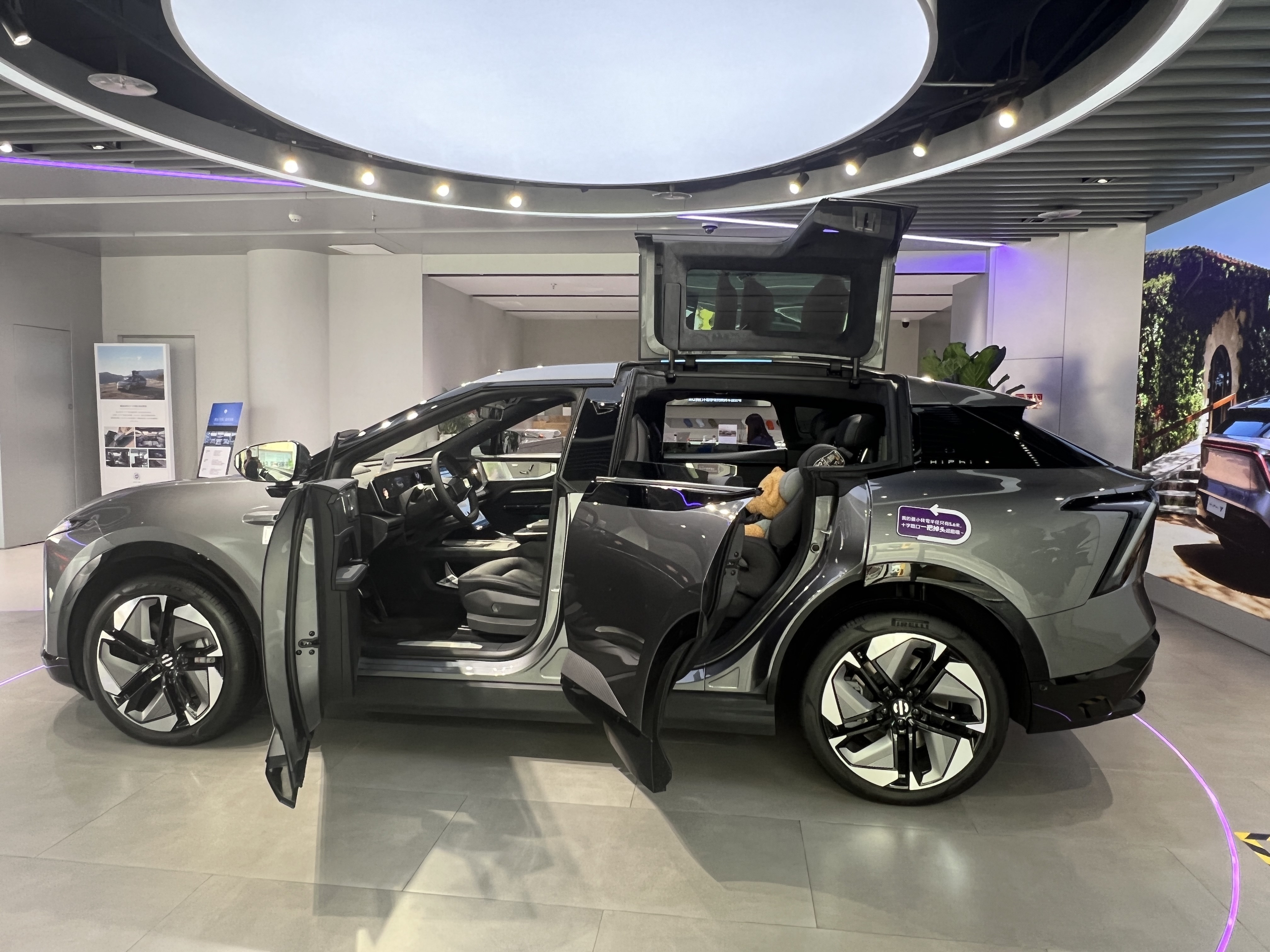 Competing with "Wei Xiaoli" for market share, what is the performance ...