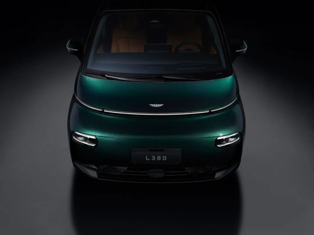 Airbus lands - LEVC luxury MPV interior exposed - iNEWS