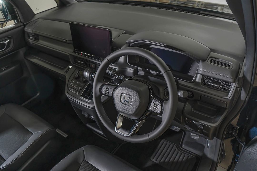 The new Honda STEP WGN chassis is low and practical MPV - iNEWS