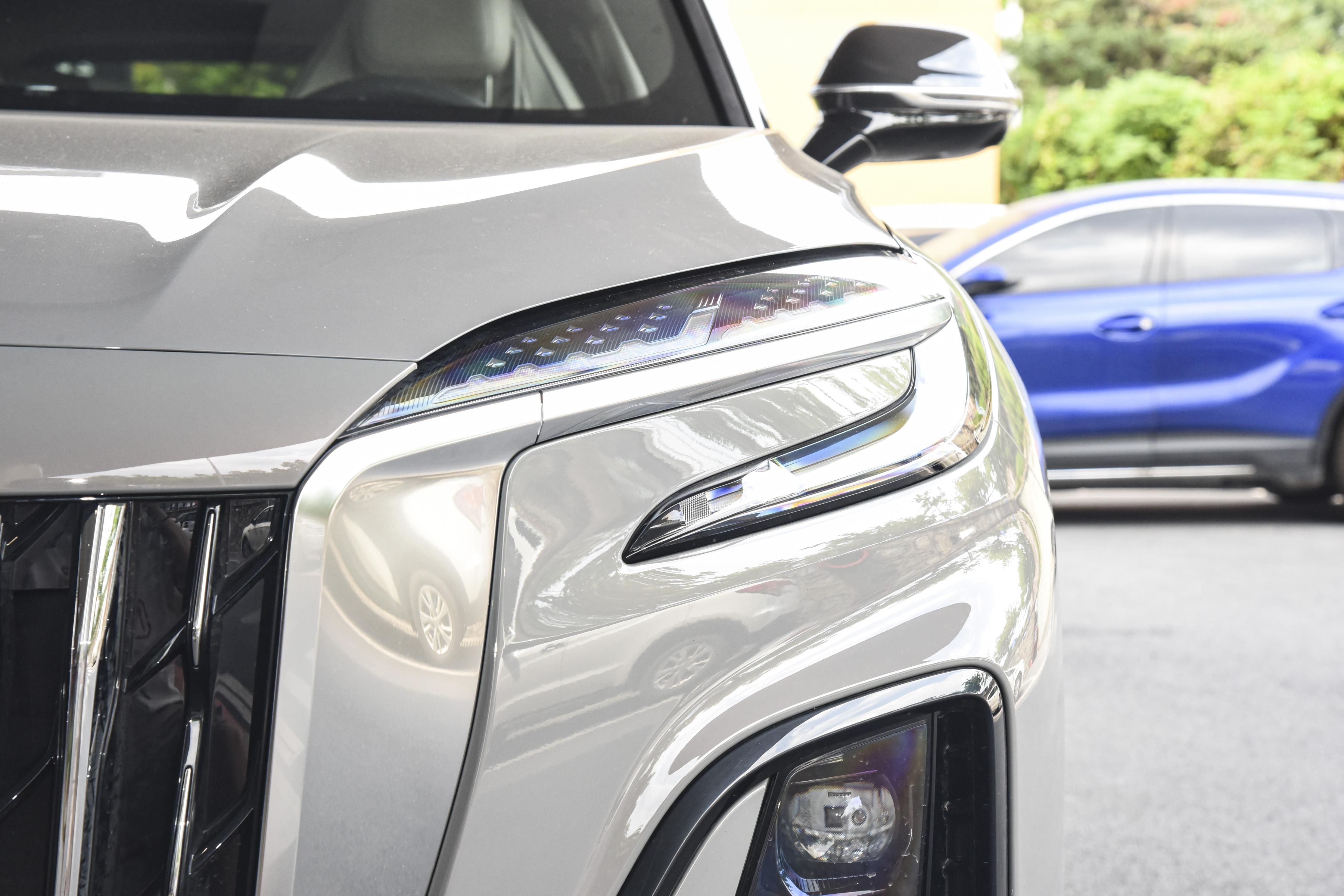 Have you seen the HS3 with a straight waterfall grille on the front ...