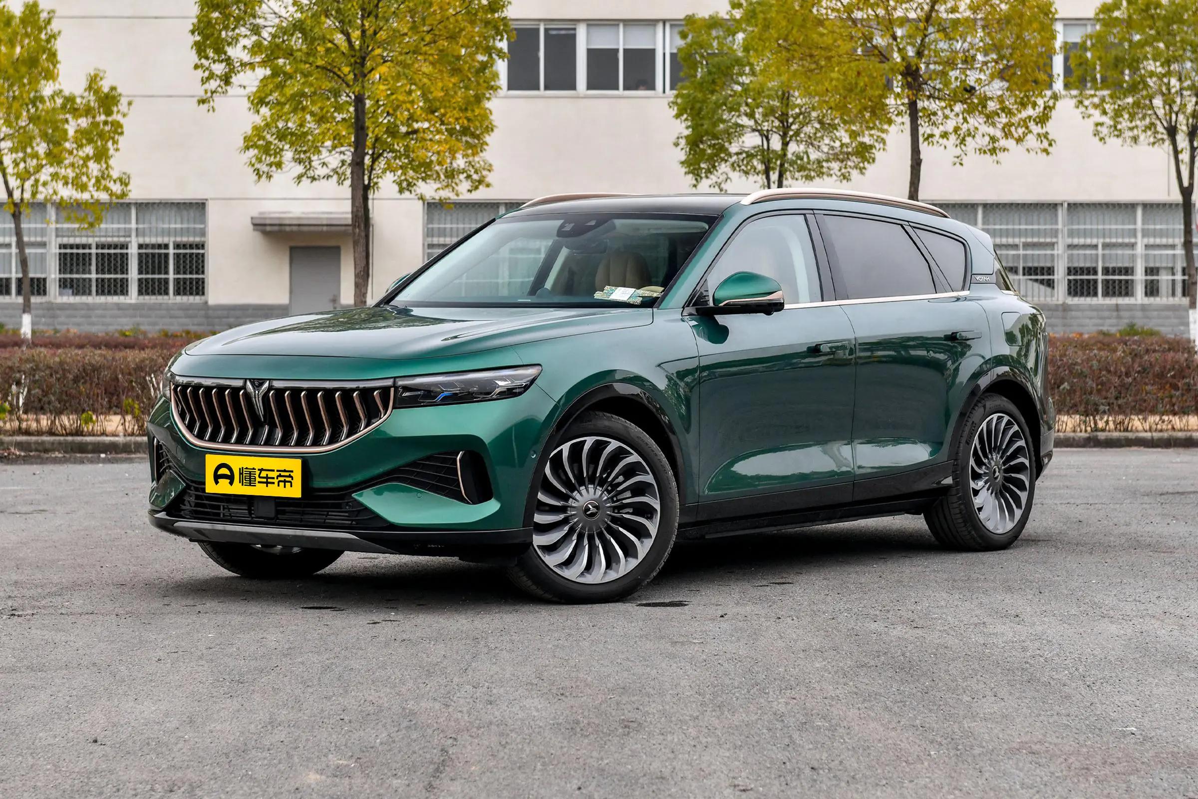 With a cruising range of 140km and a torque of 1040N m, how does Lantu ...