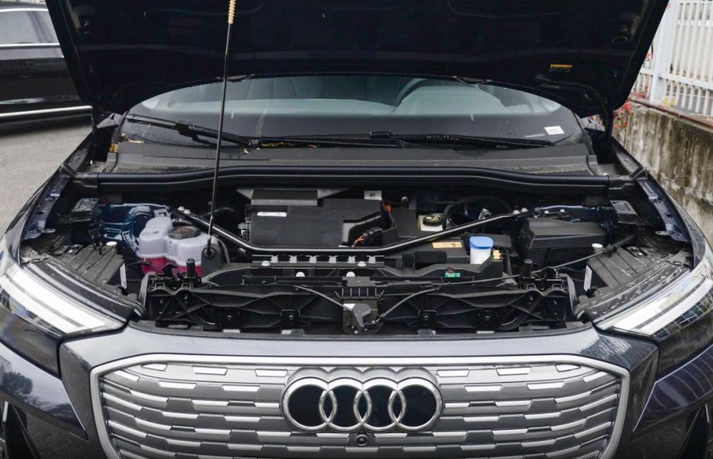 The driving texture is good, but the car and engine are almost ...